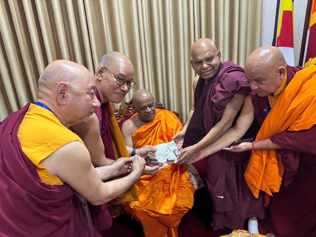 Historic Spiritual Ties Strengthened: Asgiriya Mahanayake Thero ...